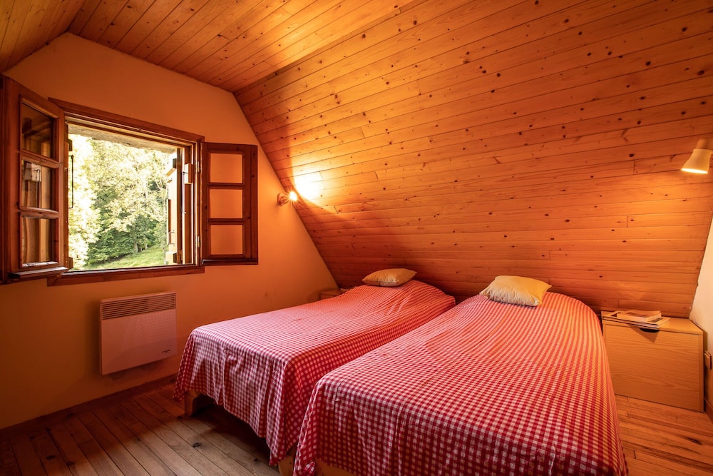 Unusual, Secluded Barns Nestled In The Pyrenees Forest From Sunday To Sunday - Loudenvielle