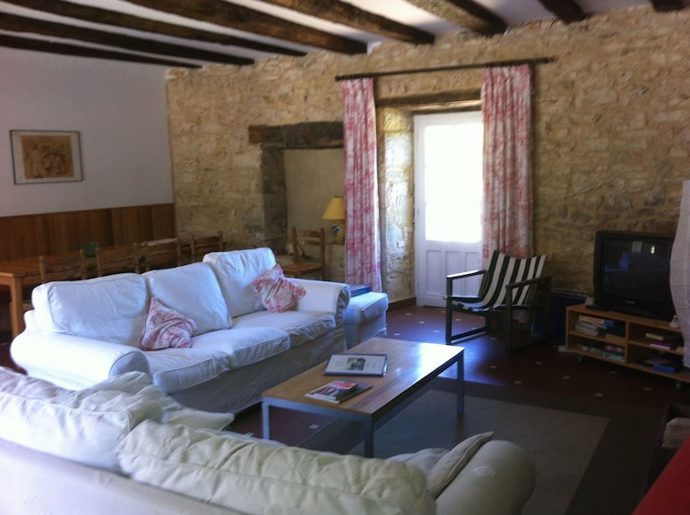 Old Farmhouse With Large Pool In Deep Countryside, All On Ground Floor. - Dordogne