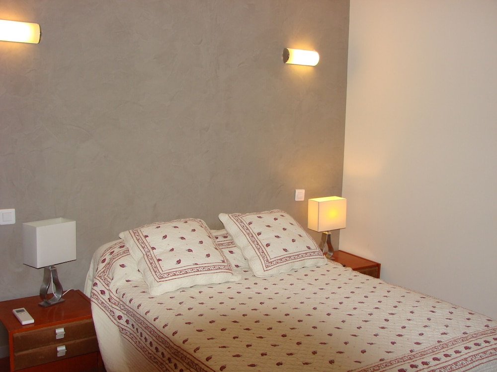 Gite 8 Personnes Dans Mas Provencal - Gard