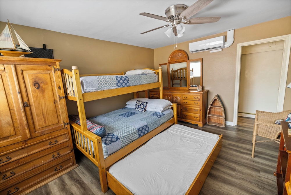 Cozy Condo With Easy Access To Bay & Ocean - Crescent Bay Beach, CA