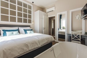 Apartamento Deluxe, 1 cama king-size e sofá-cama, vista para o mar | 1 quarto, roupa de alta qualidade, edredões de penas 