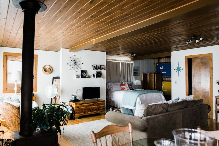 Burton Waterfront Beach House - Gig Harbor, WA