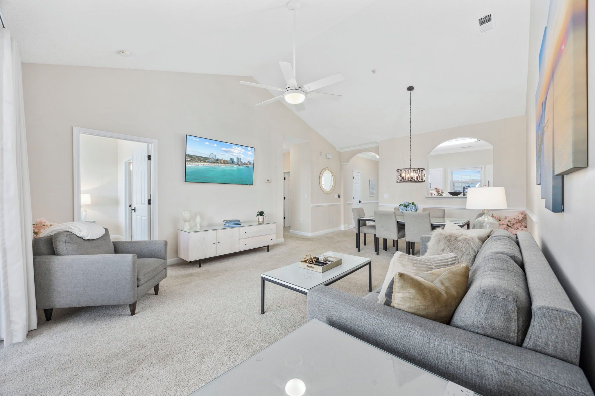 Snowbird Comfort & Luxury: Modern Barefoot Villa Overlooking Norman's 9th Hole - South Carolina