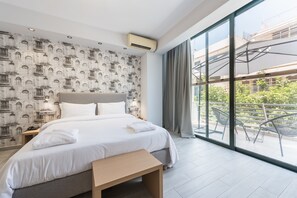 Quarto superior, sacada, vista para a cidade | 1 quarto, cofres nos quartos, individualmente decorados