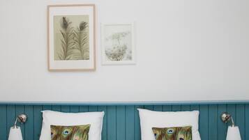 Com decoração personalizada, com mobília individualizada, secretária