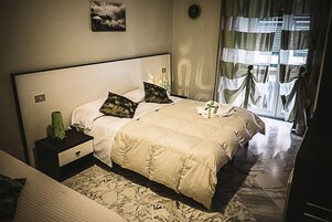 Quarto Triplo Clássico | Cofre no quarto, secretária, quartos insonorizados, Wi-fi grátis 