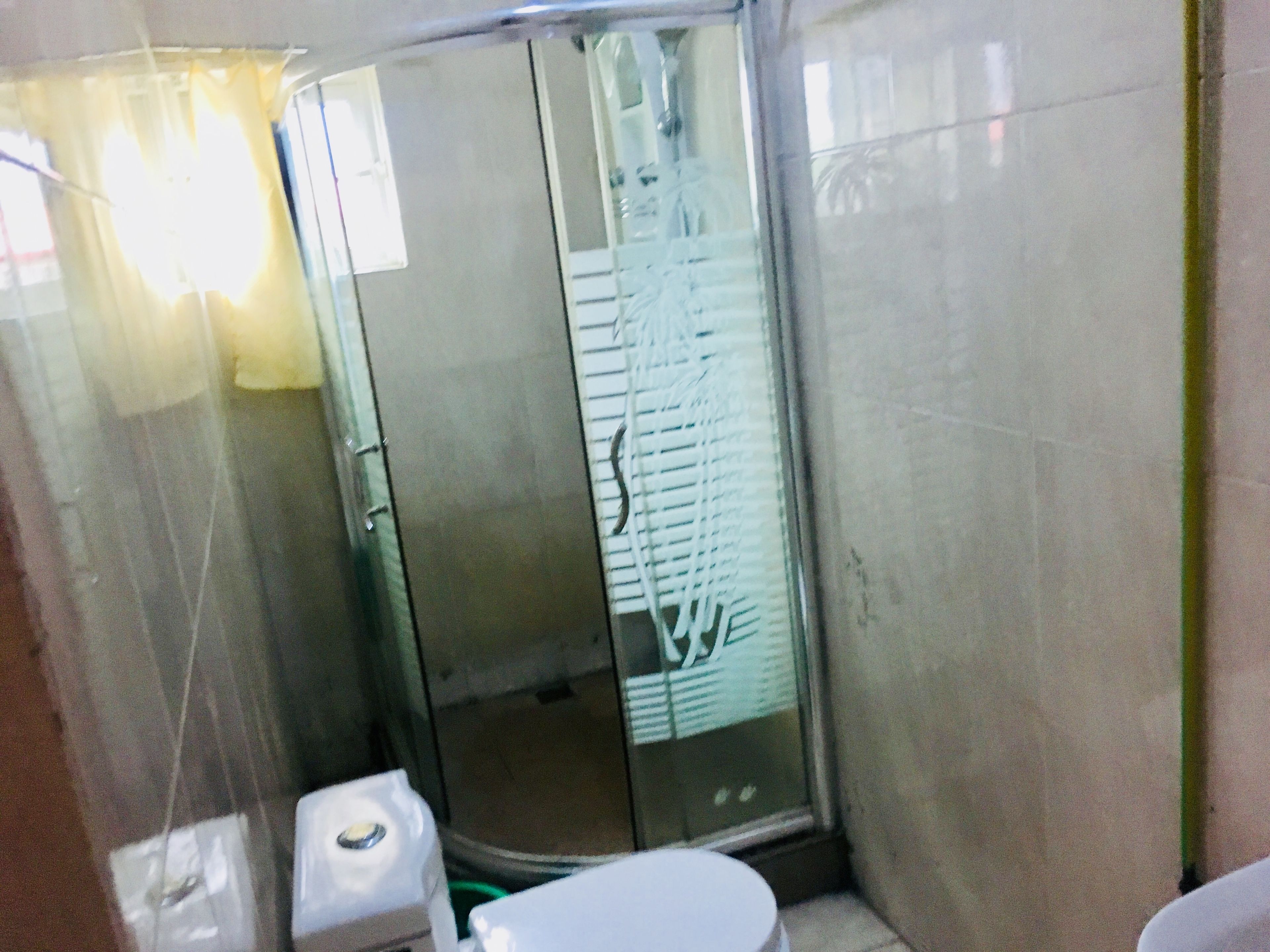 Quarto Executivo (Standard) | Casa de banho | Uma banheira de imersão total, um chuveiro fixo, toalhas fornecidas 