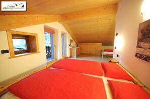 Apartamento, 1 quarto, vista para a montanha | Cortinas blackout, berços (sobretaxa), Wi-Fi de cortesia, roupa de cama