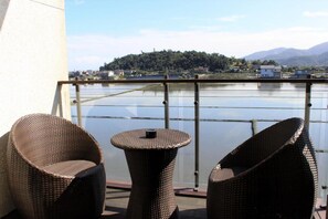 Quarto casal luxo, 1 cama Queen, para não fumantes | Escrivaninha, quartos à prova de som, Wi-Fi de cortesia, roupa de cama