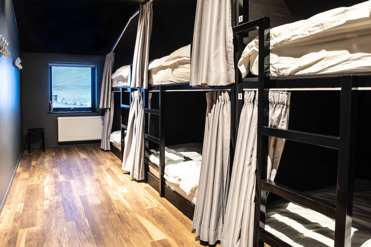 Cortinas blackout, Wi-Fi de cortesia, roupa de cama