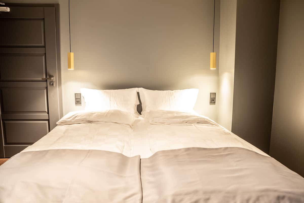 Cortinas blackout, Wi-Fi de cortesia, roupa de cama