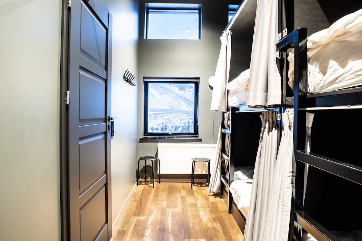 Cortinas blackout, Wi-Fi de cortesia, roupa de cama