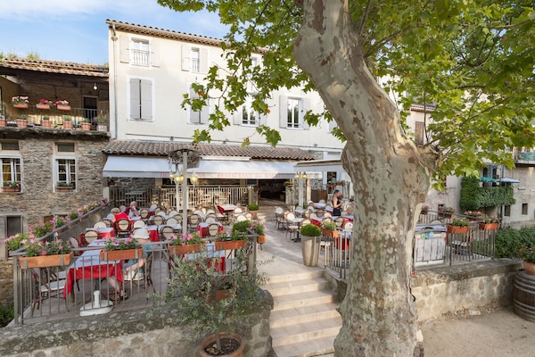 Hotel Restaurant Des Maures - Collobrières