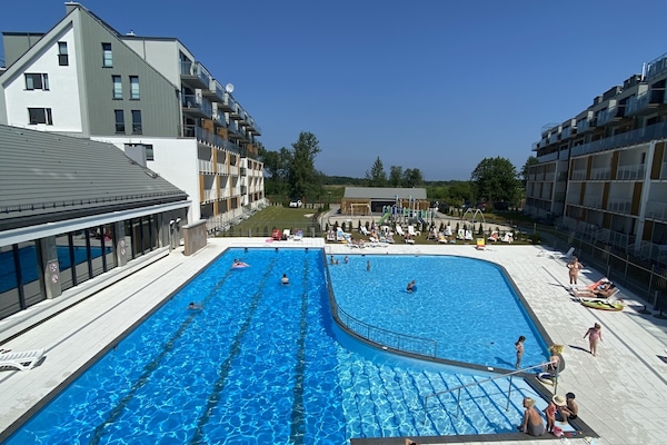 Piscina interna, piscina externa sazonal, espreguiçadeiras