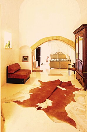 Quarto Duplo Lua de Mel, 1 cama queen-size, vista para o pátio | Com decoração personalizada, com mobília individualizada 