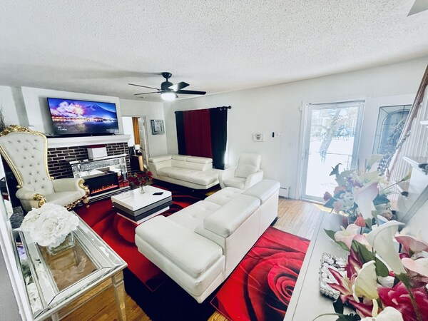 Upscaled Home In A Quiet Neighborhood - Ludlow, MA