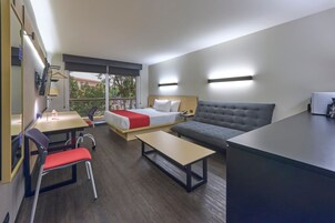 Quarto Superior, 1 cama king-size e sofá-cama | Cofre no quarto, secretária, ferro/tábua de engomar 