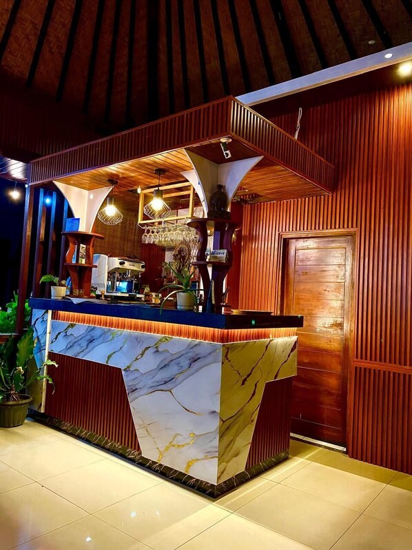 Bar à beira da piscina