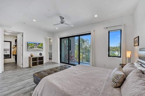 Luxury Sunny Ocean & Beach Front New Villa! - Hollywood, FL