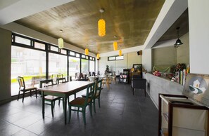 Área de estar no saguão