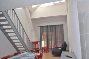 Duplex, 3 quartos, para não fumantes (6-8 pax.) | Área de estar | TV de tela plana