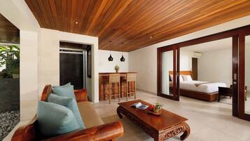 Villa, vários quartos (9 Bedroom Pool) | Cofre no quarto, com mobília individualizada, secretária