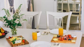 Apartment with wheelchair access | Sala de estar | TV de ecrã plano