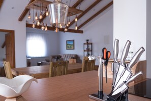 Apartamento Presidencial, várias camas, não fumadores, vista para a montanha | Cozinha privada | Um frigorífico/congelador grande, uma placa de cozinha