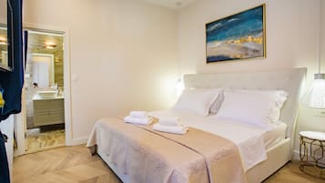 Quarto Duplo Cidade, 1 cama king-size (1) | Minibar, cofre no quarto, com decoração personalizada