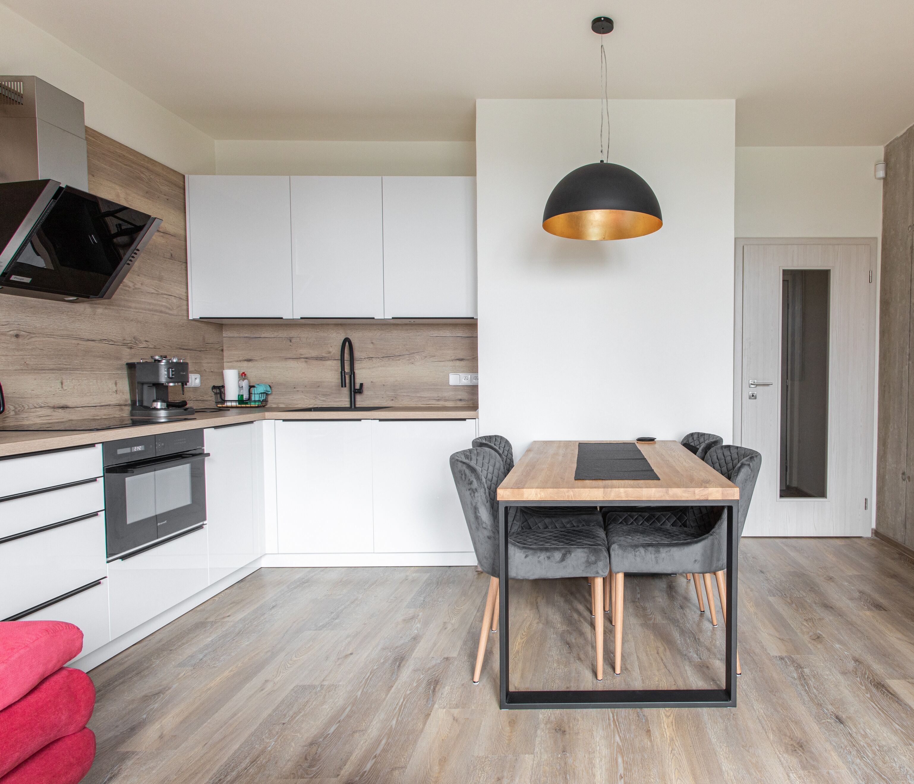 Apartamento premium | Escrivaninha, espaço de trabalho para notebook, quartos à prova de som