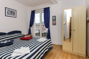 Apartamento, 1 quarto, varanda, Vista para a cidade | 1 quarto, ferro/tábua de engomar, berços/camas para crianças grátis 