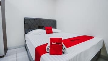 Quarto Duplo | Secretária, Wi-fi grátis, roupa de cama fornecida