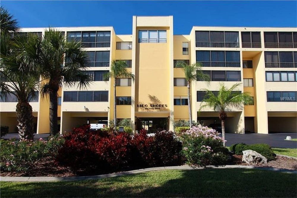 Paradise At Highly Sought After Lido Shores! Steps From Lido Beach! - Sarasota, FL