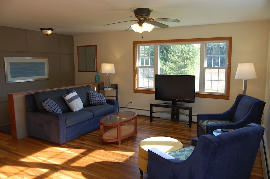 Franconia Notch Retreat By The River: With New Jacuzzi - New Hampshire (State)