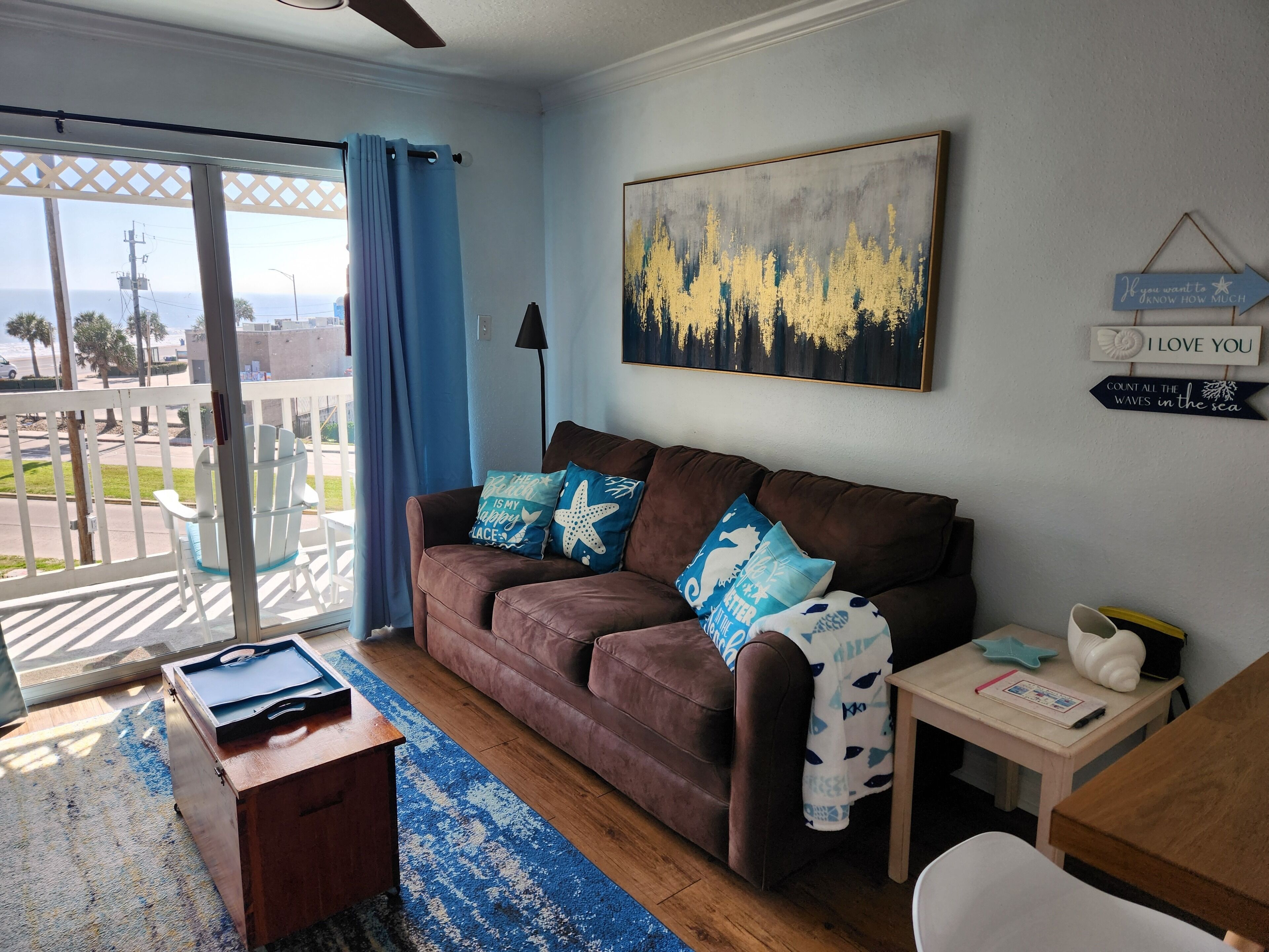 Beachfront Condo Near Top Places! Heated Pool In Winter - Galveston, TX