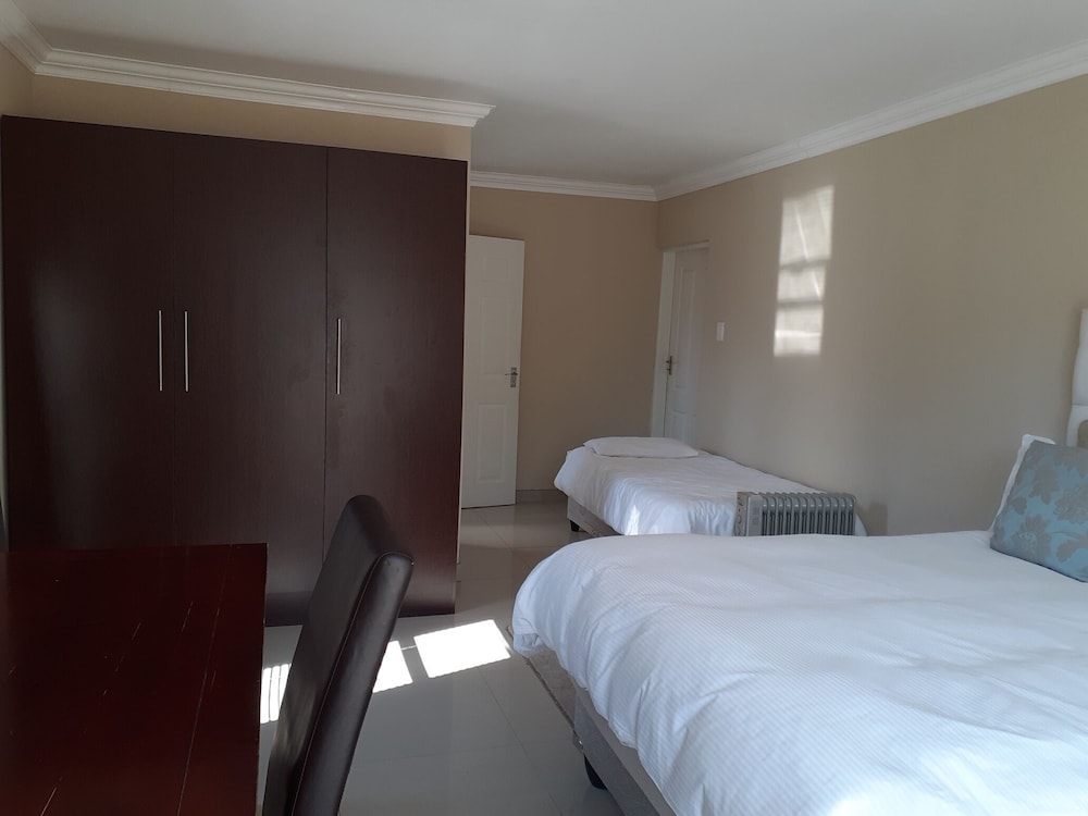 Serene Pastures: Ensuite Room 3 - Tembisa