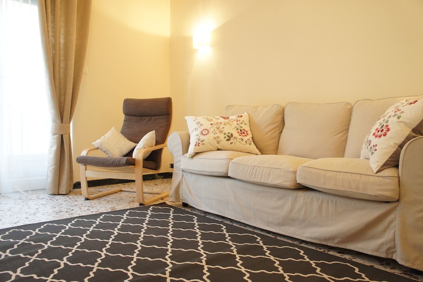 Galatea, Het Centrum Met Uitzicht Op Zee - Catánia