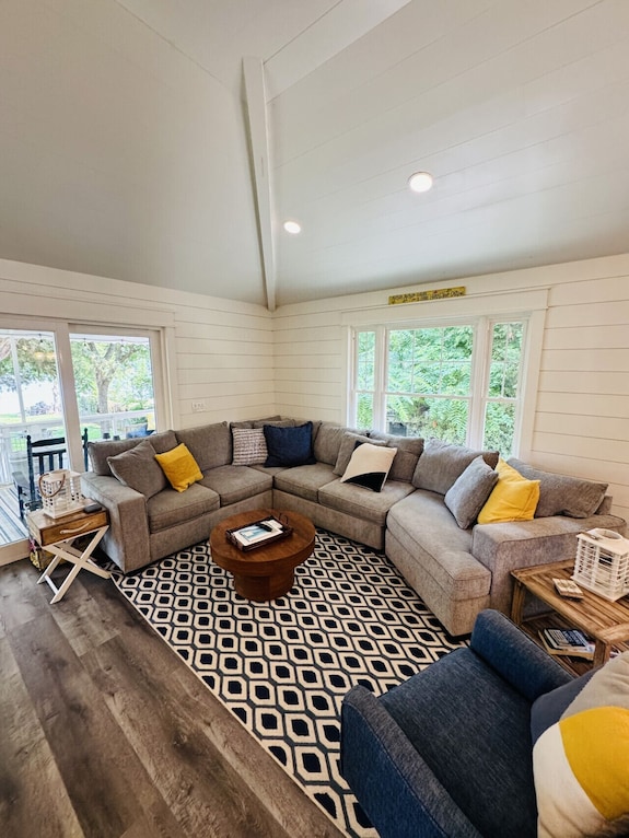 Peaceful Lakefront Getaway/boujee Shack W/dock + Kayaks - Lexington, SC