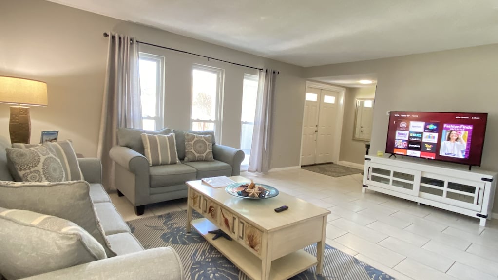 Sunshine Retreat With Heated Saltwater Pool. Minutes To Gulf Beaches And Img - Anna Maria Island, FL