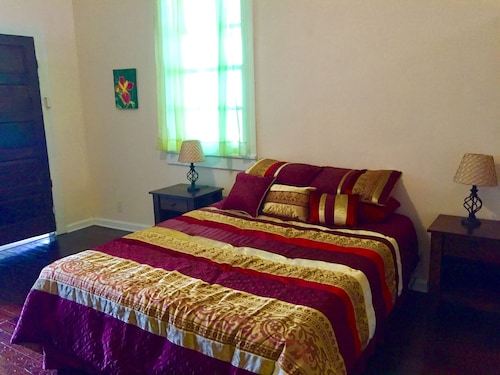 Stay Steps From The French Quarter At Art House, Nestled In Lovely Algiers Point - Audubon Zoo, New Orleans