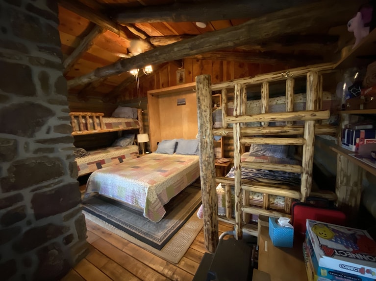 Rustic Oak Log Cabin In The Ponderosa Pines Great For A Quiet Get Away. - Colorado