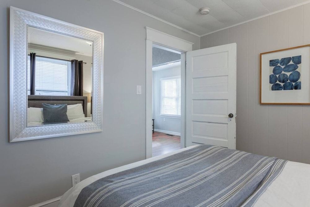 Charming Hideaway In Westport | 16 - Kansas City, KS