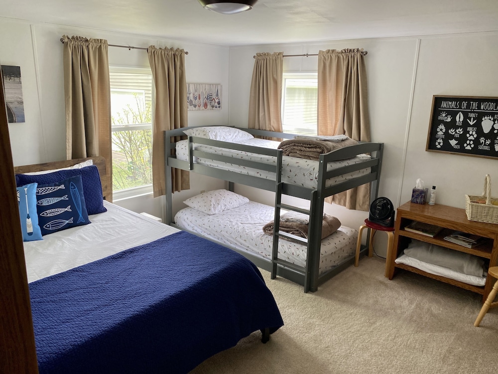 Cozy Family & Pet Friendly Lake Home, Great Reviews & Rates - Cornell, WI