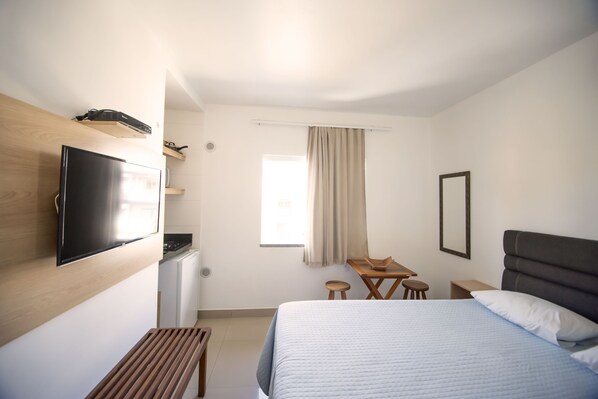 Suite Deluxe, 1 cama queen-size, não fumadores | Cortinas/cortinados opacos, ferro/tábua de engomar, Wi-fi grátis 