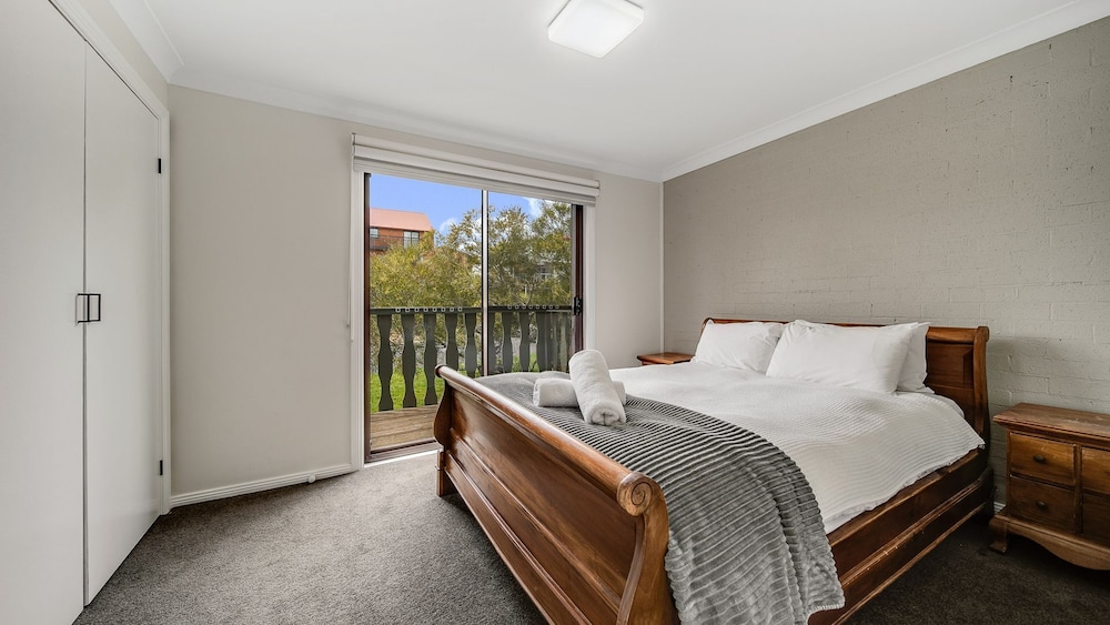 Petersdorf 2 - Modern 2br Townhouse L Wifi L Mountain Views - Jindabyne