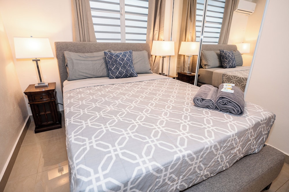 Spacious Retreat With Private Jacuzzi And Tropical Patio - Ponce