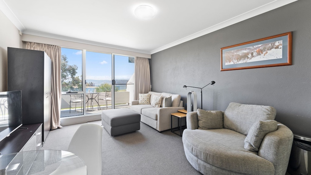 Horizons 414 - Deluxe Lake Front Studio L Pool L Tennis L Wifi - Kosciuszko National Park