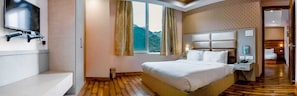 Suíte família, 1 cama de casal, para não fumantes | Frigobar, escrivaninha, ferros/tábuas de passar roupa