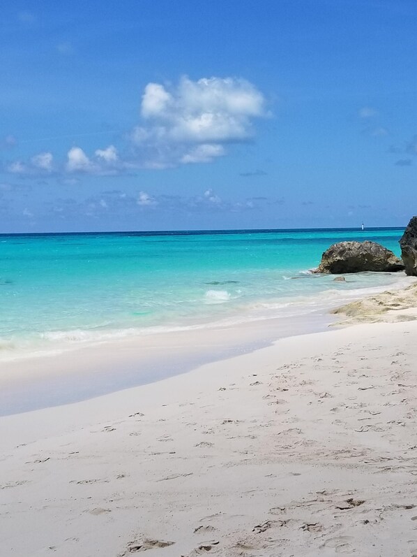 "Whale Bay Beach Getaway" Reviews, Deals & Photos 2024 - Expedia.ca