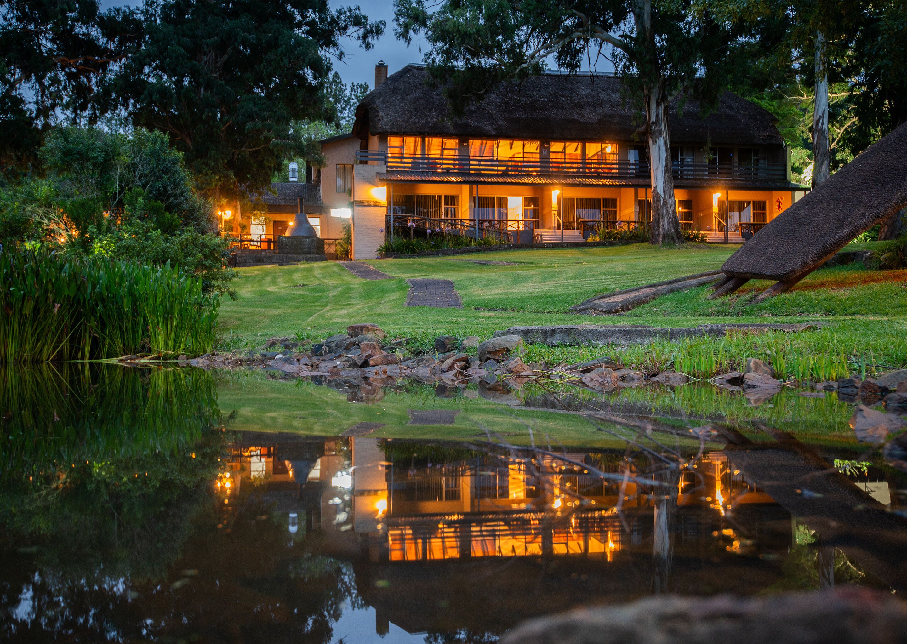 Fachada do alojamento (tarde/noite)